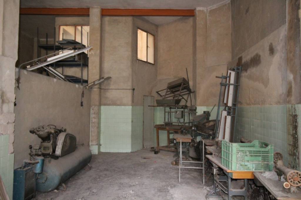 LOCAL COMERCIAL, CON TECHOS ALTOS